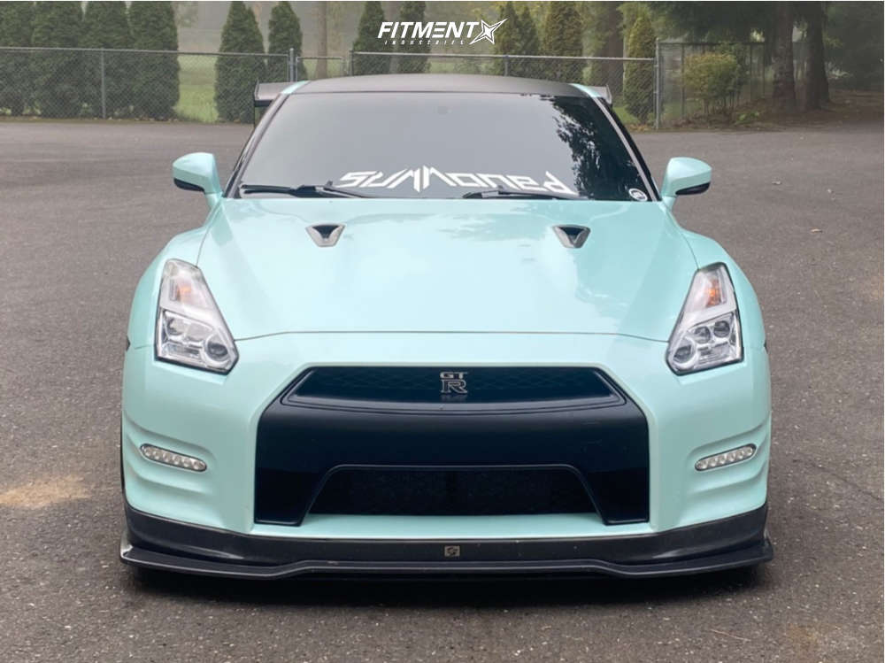 2016 Nissan GT-R Premium with 20x9.5 Ferrada Fr1 and Pirelli 275x35 on ...