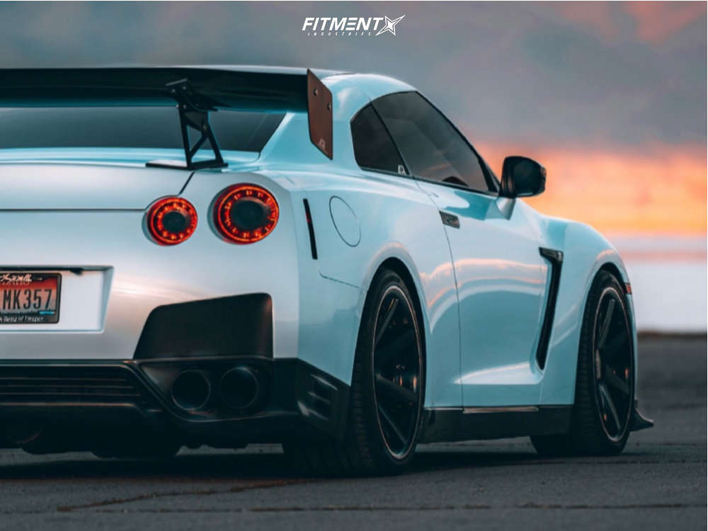 2016 Nissan GT-R Premium with 20x9.5 Ferrada Fr1 and Pirelli 275x35 on ...