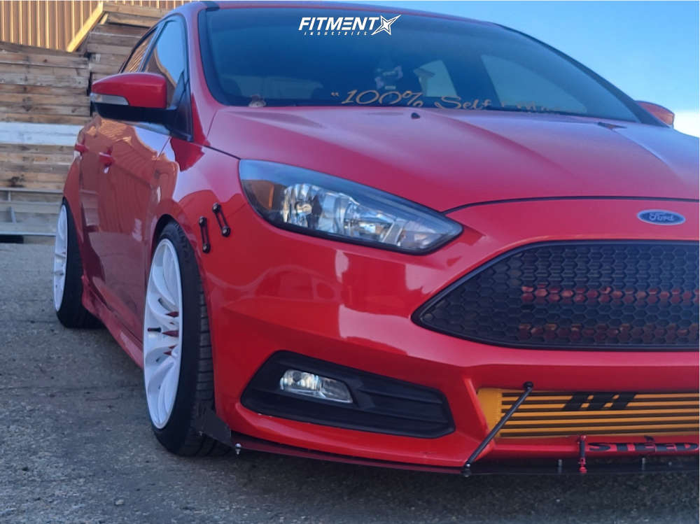 2017 Ford Focus ST with 18x9.5 Vors Tr4 and Continental 235x40 on ...