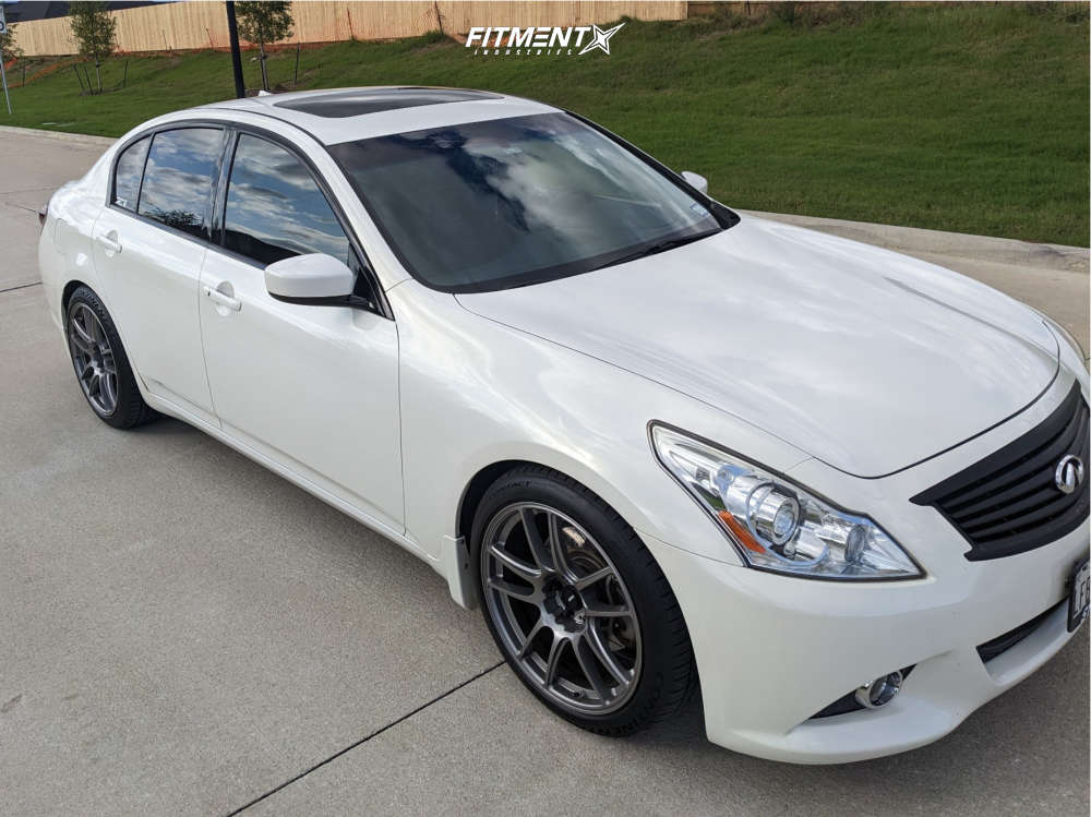 2013 INFINITI G37 X with 19x9.5 Konig Heliogram and Continental 245x40 ...