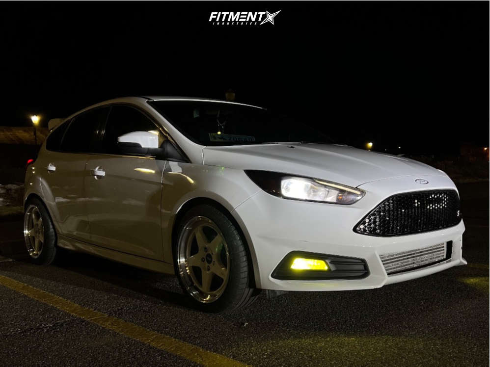 2018 Ford Focus ST with 18x8.5 ESR Cr5 and Michelin 235x40 on Stock ...