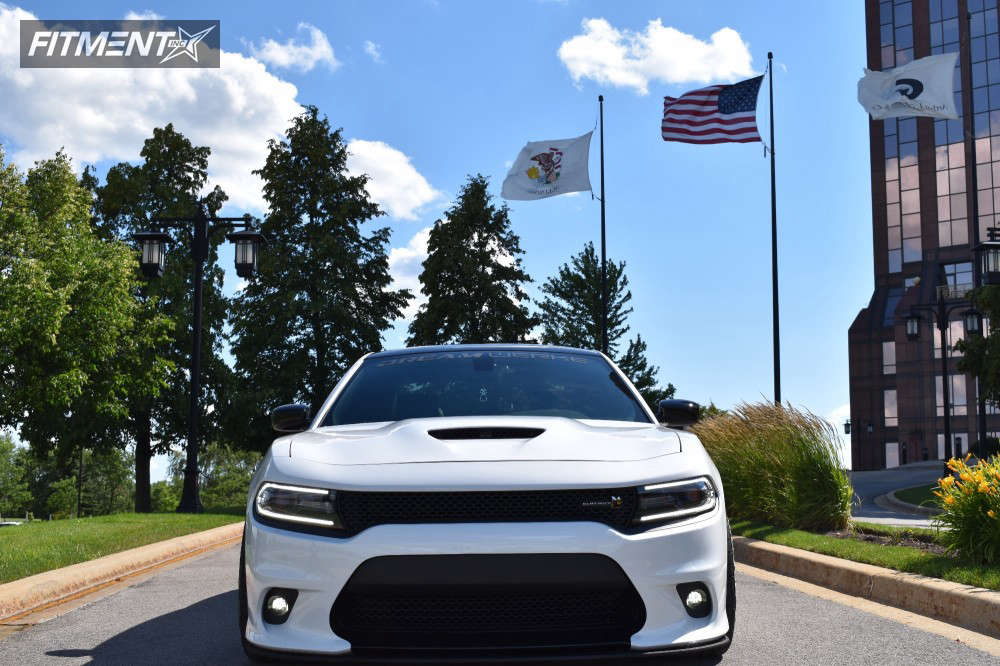 2016 Dodge Charger R/T Scat Pack with 20x10.5 Ferrada FR3 and Atturo ...