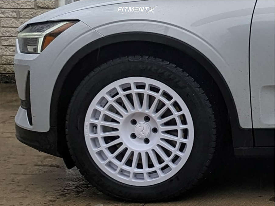 2022 Polestar Polestar 2 Base with 18x8.5 Fifteen52 Integrale and ...