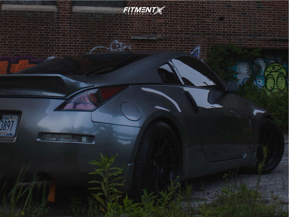 2004 Nissan 350Z Touring with 18x9.5 Konig Dekagram and Michelin 255x35 ...