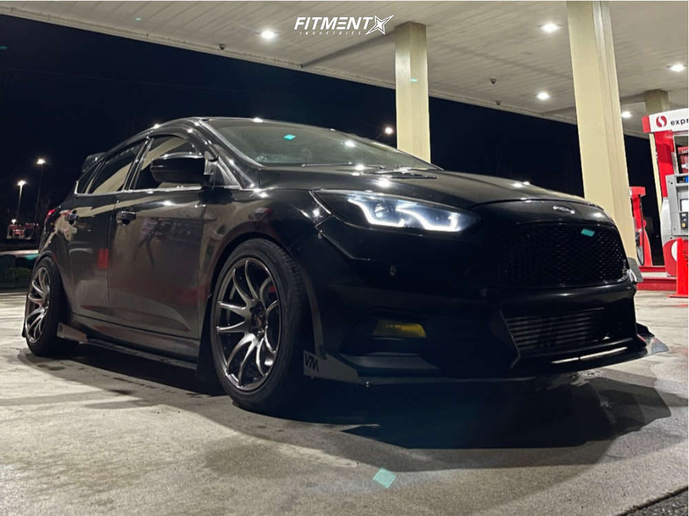 2016 Ford Focus ST with 17x9 Vors Tr4 and Sentury 235x45 on Lowering ...