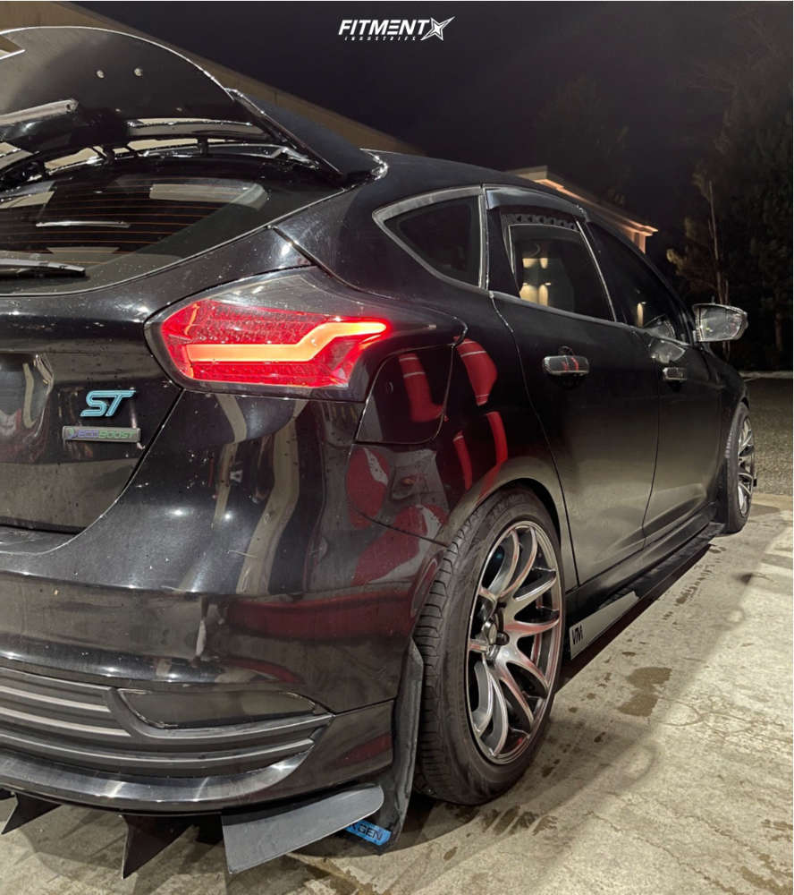 2016 Ford Focus ST with 17x9 Vors Tr4 and Sentury 235x45 on Lowering ...
