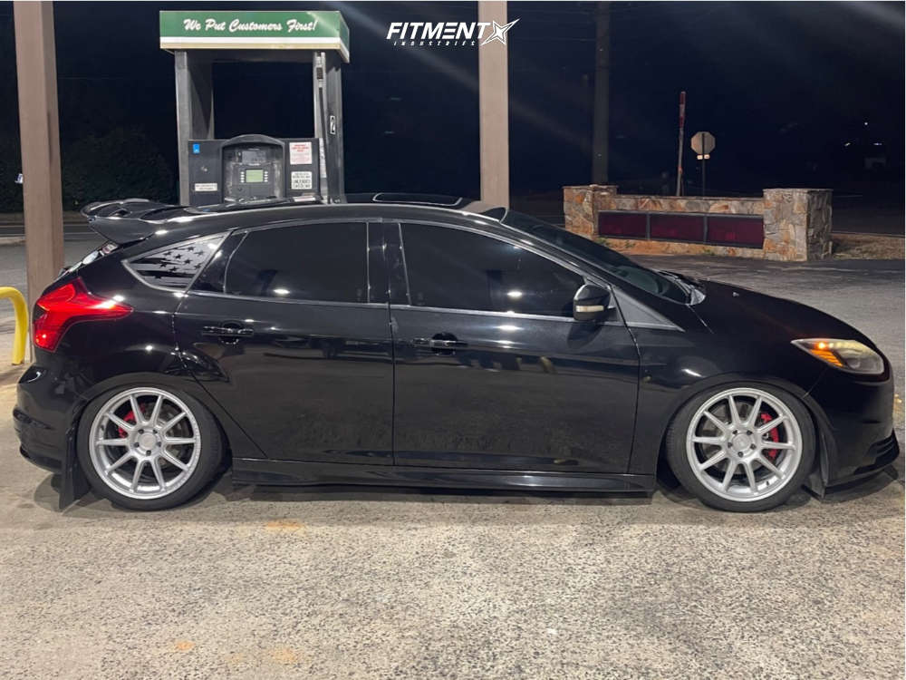 2014 Ford Focus ST with 18x8.5 Motegi Mr140 and Barum 235x40 on ...