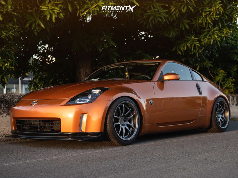 2005 Nissan 350Z Base with 18x9.5 Aodhan Ds02 and Toyo Tires 245x40 on ...