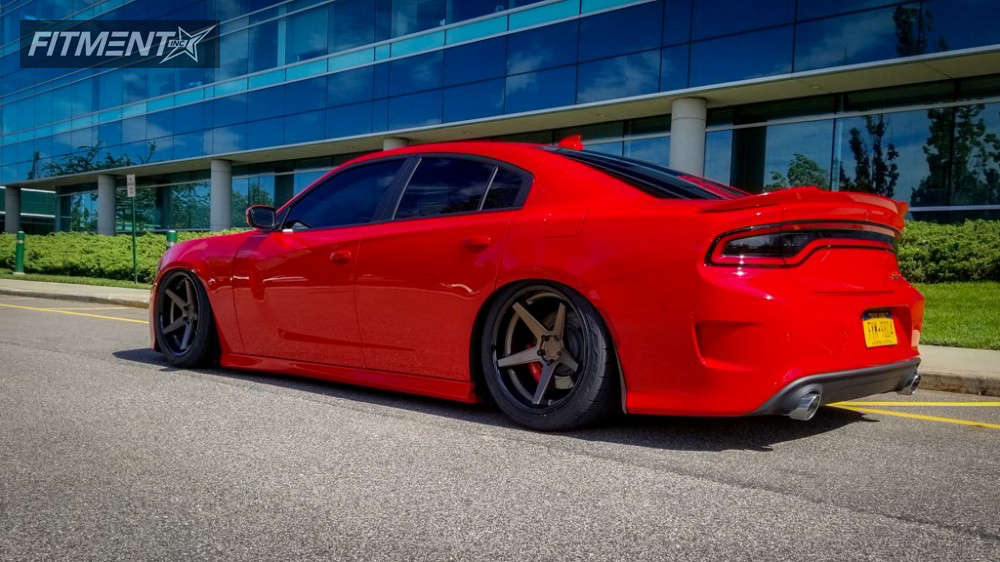 2016 Dodge Charger R/T with 20x10.5 Ferrada FR3 and Nitto 275x40 on Air ...