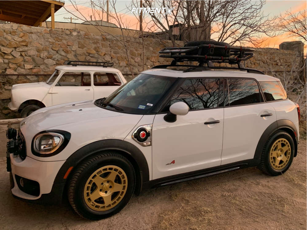 2019 Mini Cooper Countryman S E ALL4 with 17x7.5 Fifteen52 Turbomac and ...