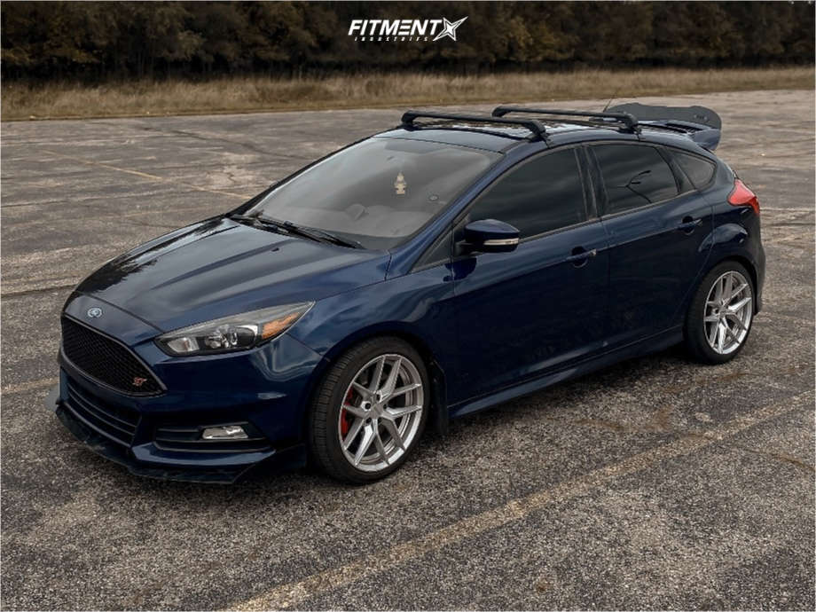 2016 Ford Focus ST with 18x8.5 Rotiform Flg and Pirelli 235x40 on Stock ...