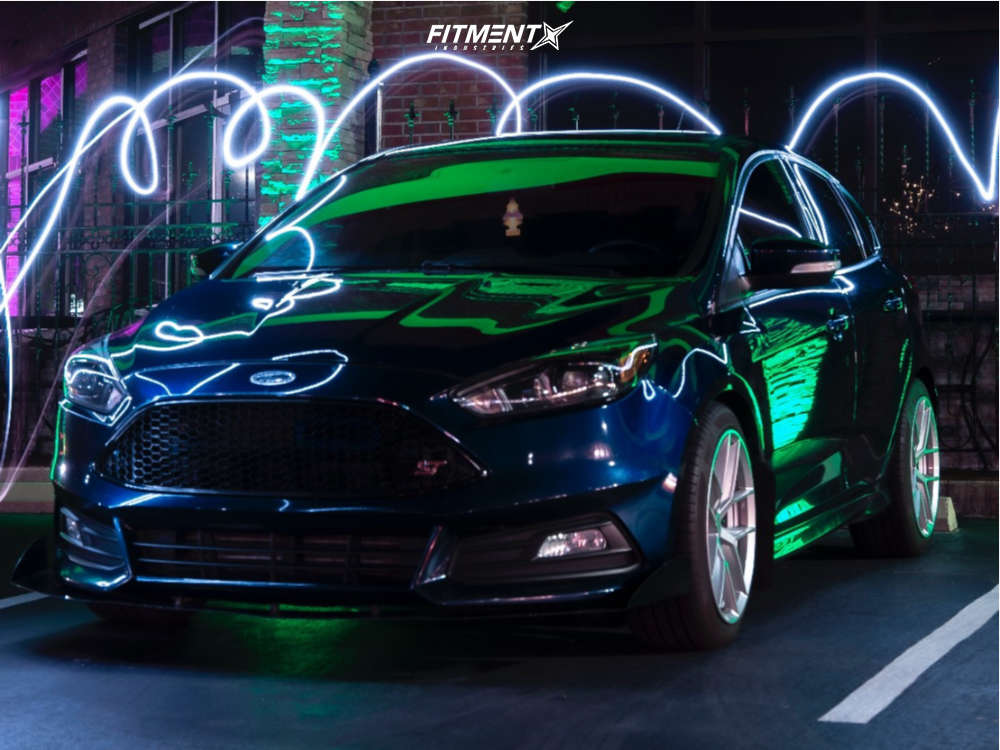 2016 Ford Focus ST with 18x8.5 Rotiform Flg and Pirelli 235x40 on Stock ...