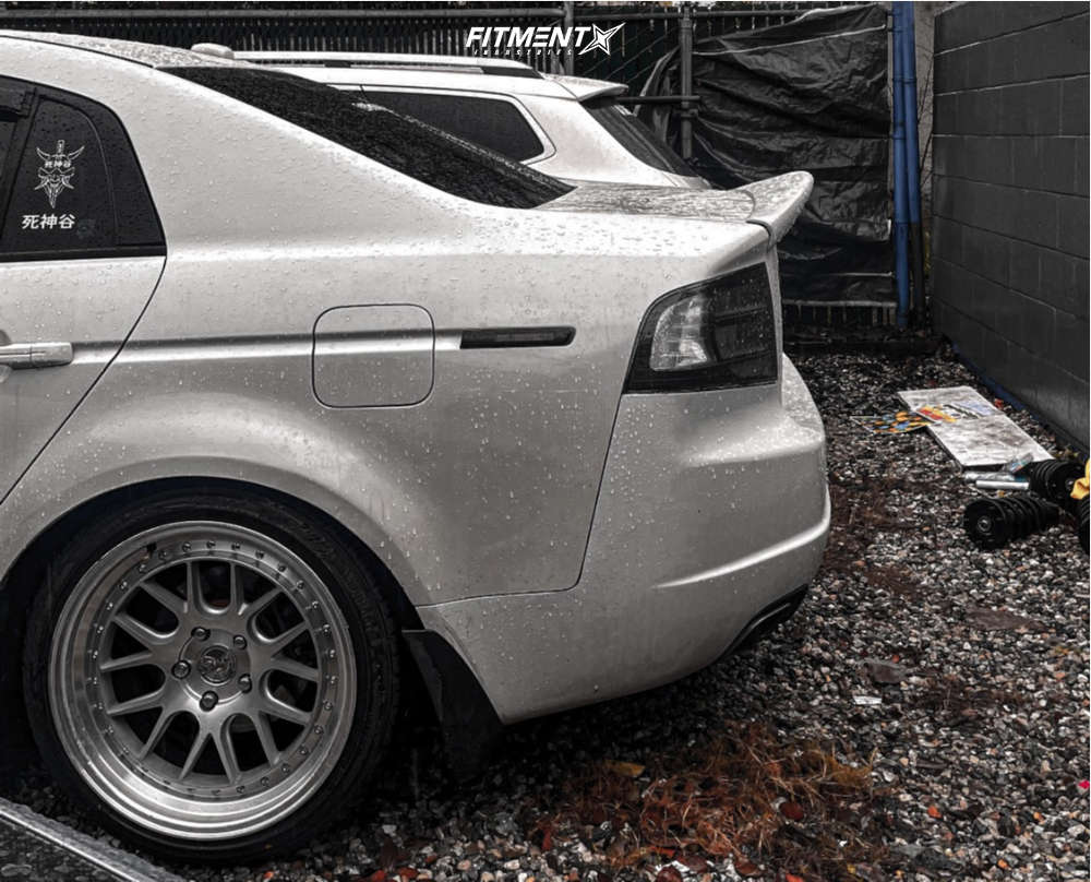 2006 Acura TL Base with 18x9.5 Aodhan Ds06 and Lionhart 225x40 on ...