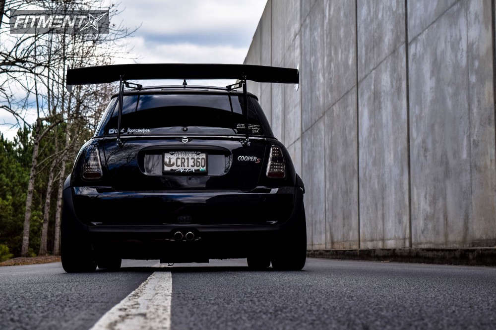 2005 Mini Cooper S with 18x8.5 Sparco Asseto and Michelin 225x45 on ...