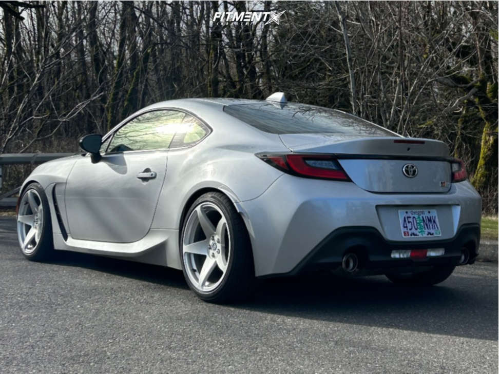 2022 Toyota GR86 Base with 18x9.5 Heritage Imola Monoc and Vercelli ...