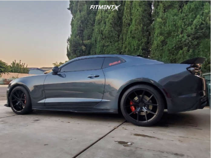 2019 Chevrolet Camaro SS with 20x9 Verde Axis and Continental 245x40 on ...