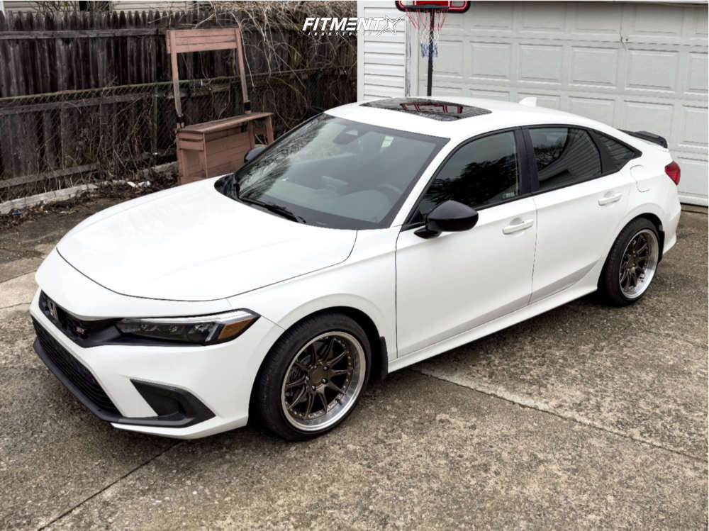 2022 Honda Civic Si with 18x9.5 Aodhan Ds07 and Goodyear 235x40 on ...