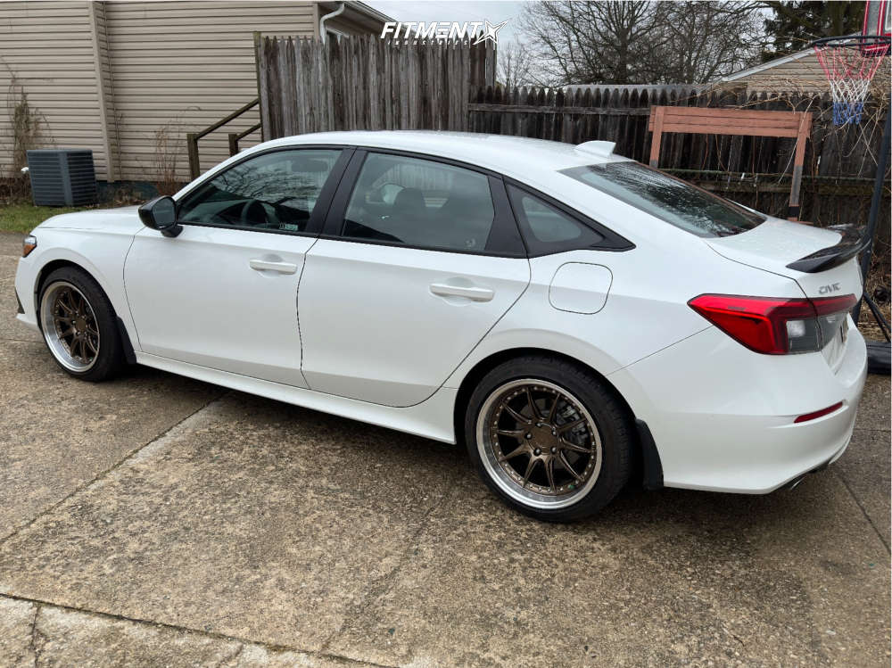 2022 Honda Civic Si with 18x9.5 Aodhan Ds07 and Goodyear 235x40 on ...