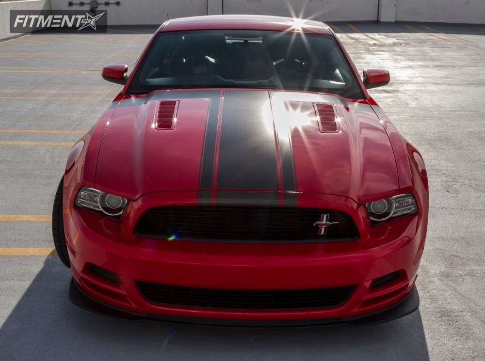 2013 Ford Mustang GT with 20x9 Vossen Cv3r and Sumitomo 255x35 on ...