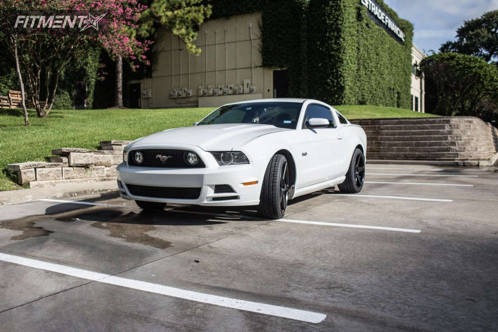 2014 Ford Mustang Shelby GT500 with 20x9 Niche Carini and Sumitomo ...