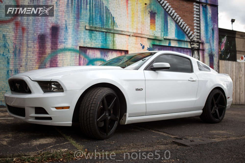 2014 Ford Mustang Shelby GT500 with 20x9 Niche Carini and Sumitomo ...