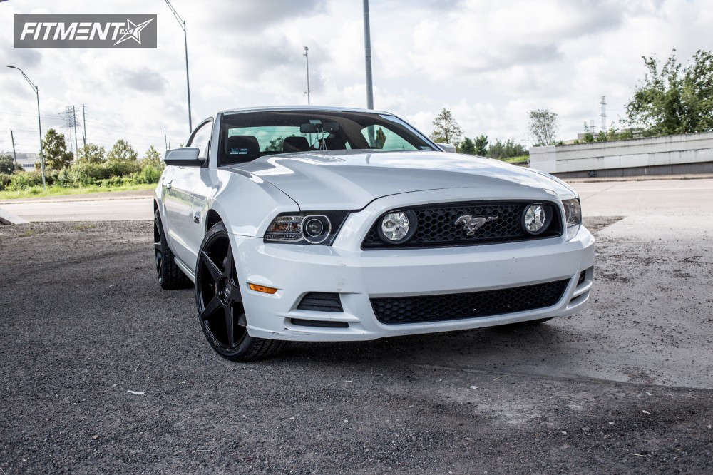 2014 Ford Mustang Shelby GT500 with 20x9 Niche Carini and Sumitomo ...