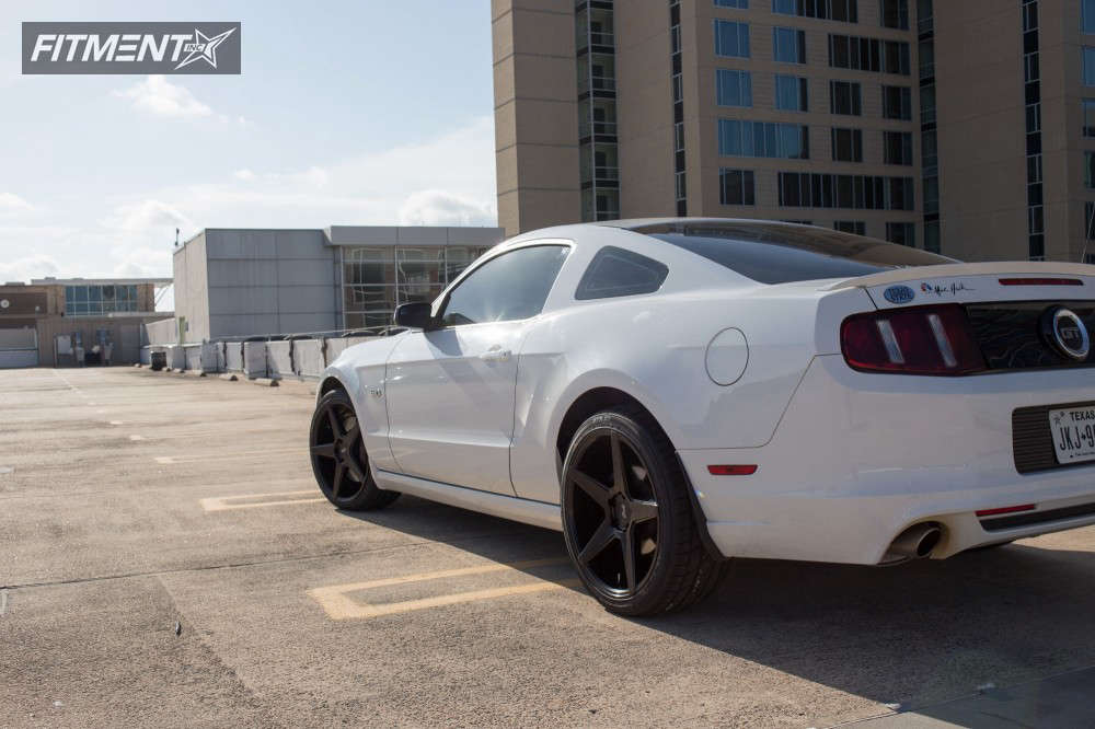 2014 Ford Mustang Shelby GT500 with 20x9 Niche Carini and Sumitomo ...