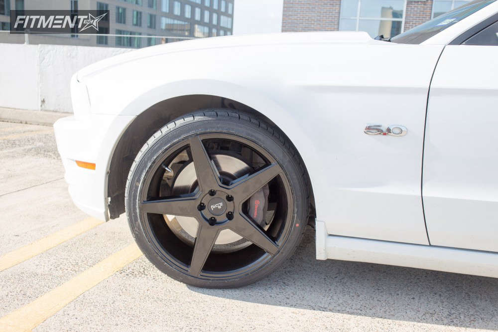 2014 Ford Mustang Shelby GT500 with 20x9 Niche Carini and Sumitomo ...