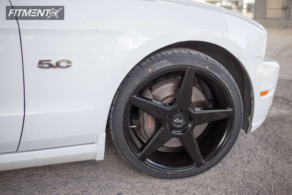 2014 Ford Mustang Shelby GT500 with 20x9 Niche Carini and Sumitomo ...