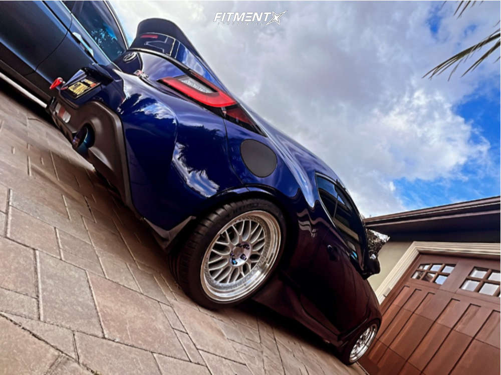 2022 Toyota GR86 Premium with 18x8.5 ESR Sr01 and Michelin 225x40 on ...