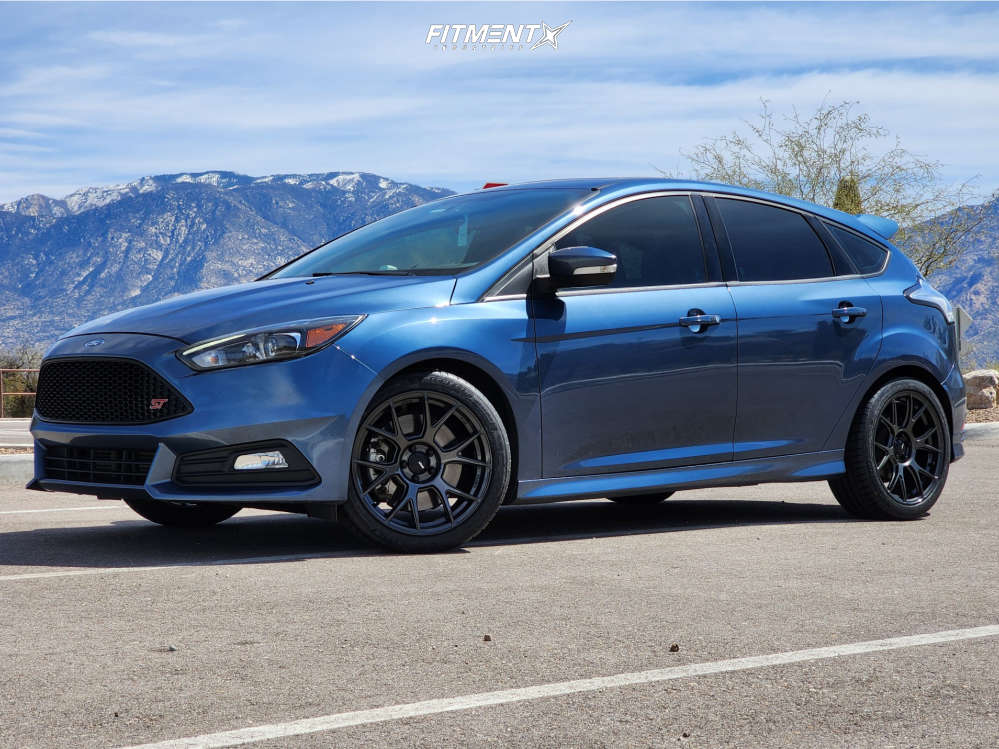 2018 Ford Focus ST with 18x8.5 Konig Ampliform and Michelin 245x40 on ...
