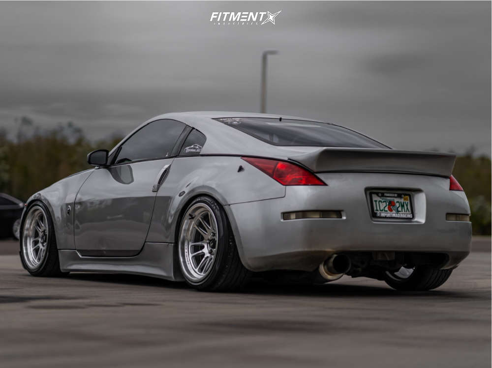 2005 Nissan 350Z 35th Anniversary Edition with 18x9.5 Cosmis Racing Xt ...