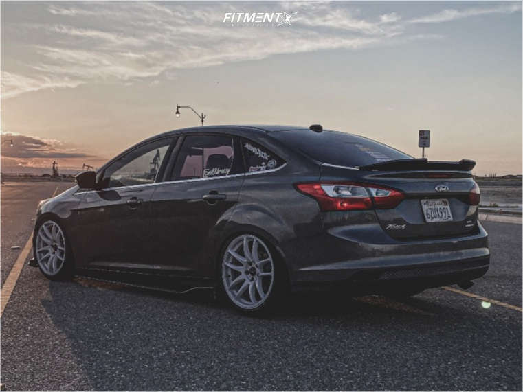 2012 Ford Focus SEL with 18x8.5 Vors Tr4 and Delinte 225x40 on ...