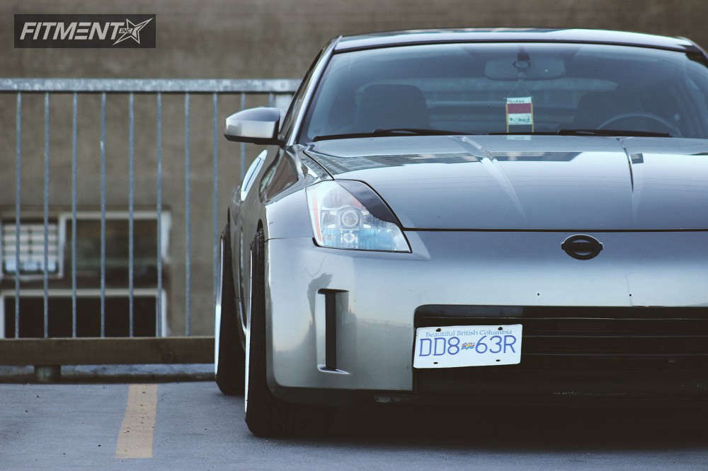 2006 Nissan 350Z Base with 18x9.5 ESR Sr01 and Triangle 235x35 on ...