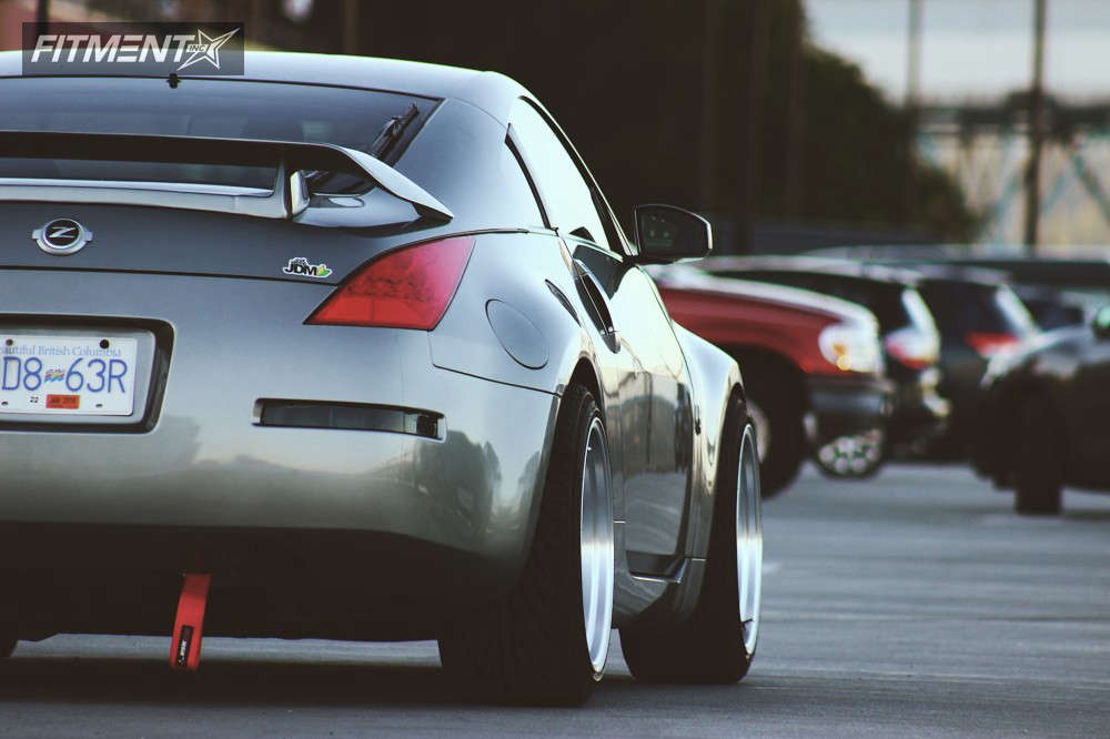 2006 Nissan 350Z Base with 18x9.5 ESR Sr01 and Triangle 235x35 on ...