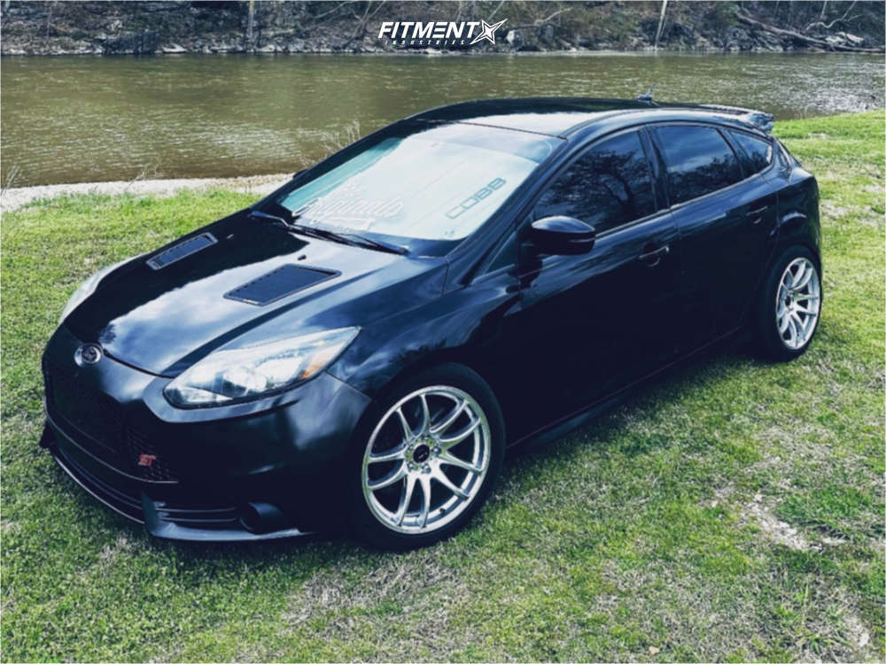 2014 Ford Focus ST with 18x8.5 Vors Tr4 and Vercelli 245x40 on Lowering ...