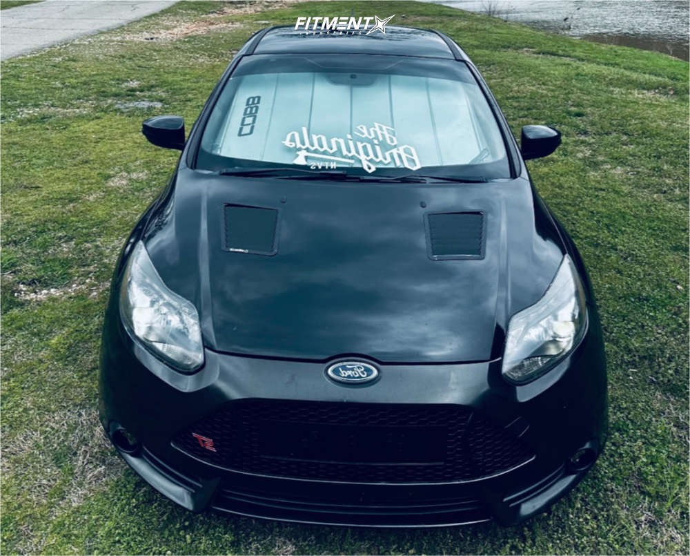 2014 Ford Focus ST with 18x8.5 Vors Tr4 and Vercelli 245x40 on Lowering ...