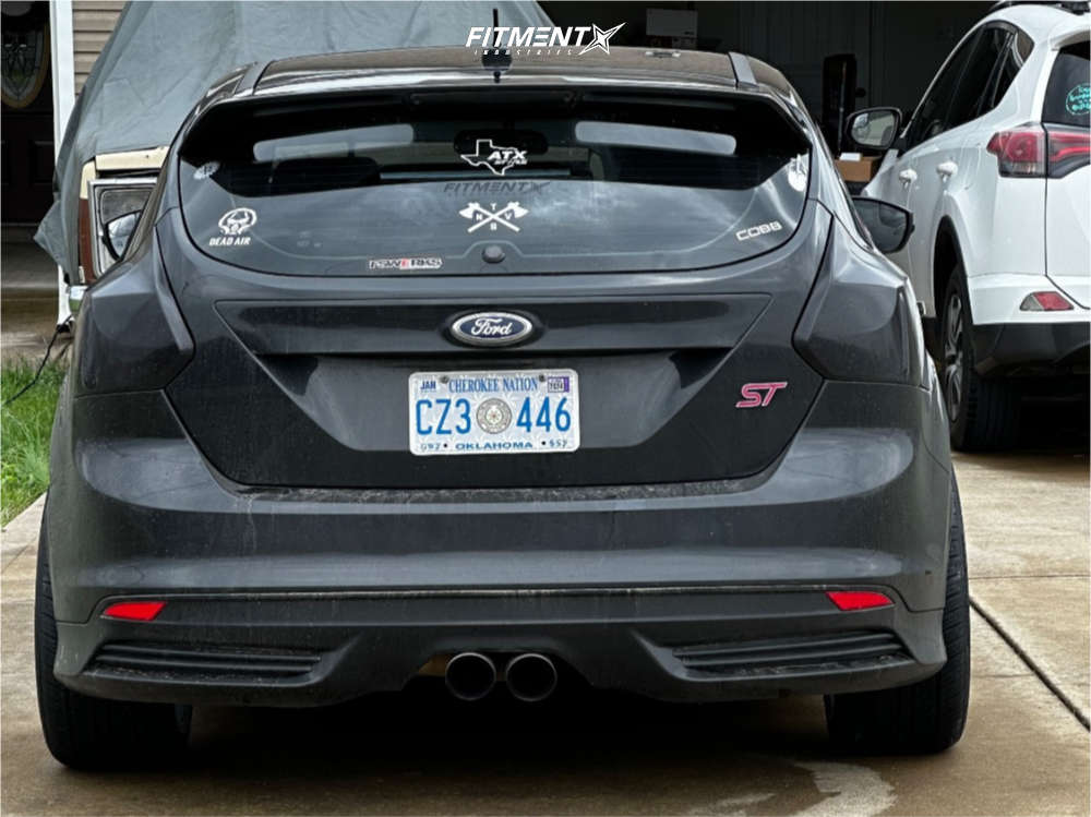 2014 Ford Focus ST with 18x8.5 Vors Tr4 and Vercelli 245x40 on Lowering ...