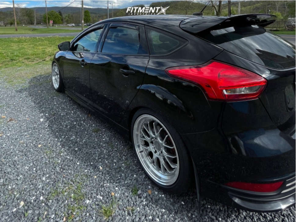 2016 Ford Focus ST with 18x8.5 F1R F21 and Delinte 225x40 on Coilovers ...