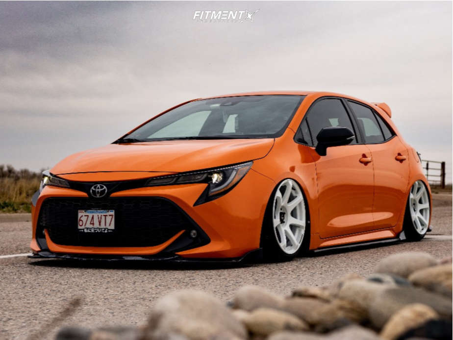 2019 Toyota Corolla XSE with 18x9 Cosmis Racing Mr7 and Atlander 215x40 ...