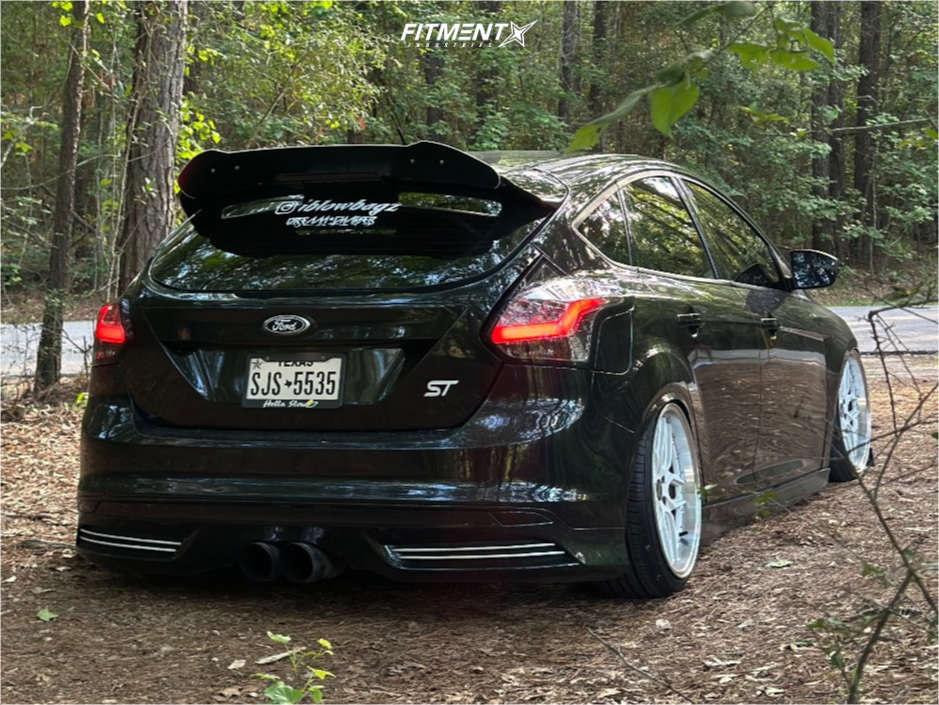 2014 Ford Focus ST with 18x9.5 ESR Cs15 and Crosswind 215x35 on Air ...