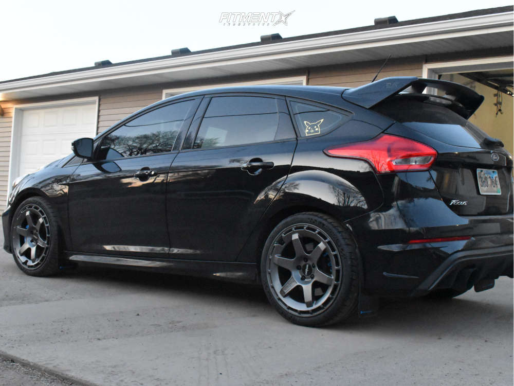 2017 Ford Focus RS with 19x8.5 Rotiform Kb1 and Michelin 235x35 on ...