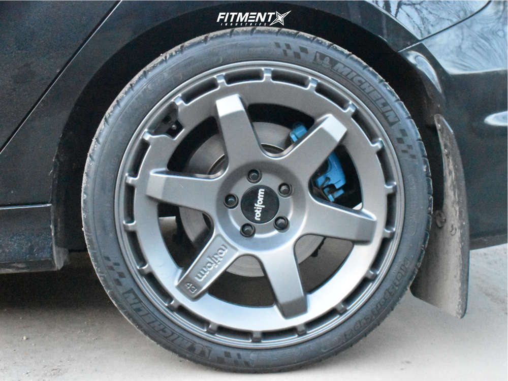 2017 Ford Focus RS with 19x8.5 Rotiform Kb1 and Michelin 235x35 on ...