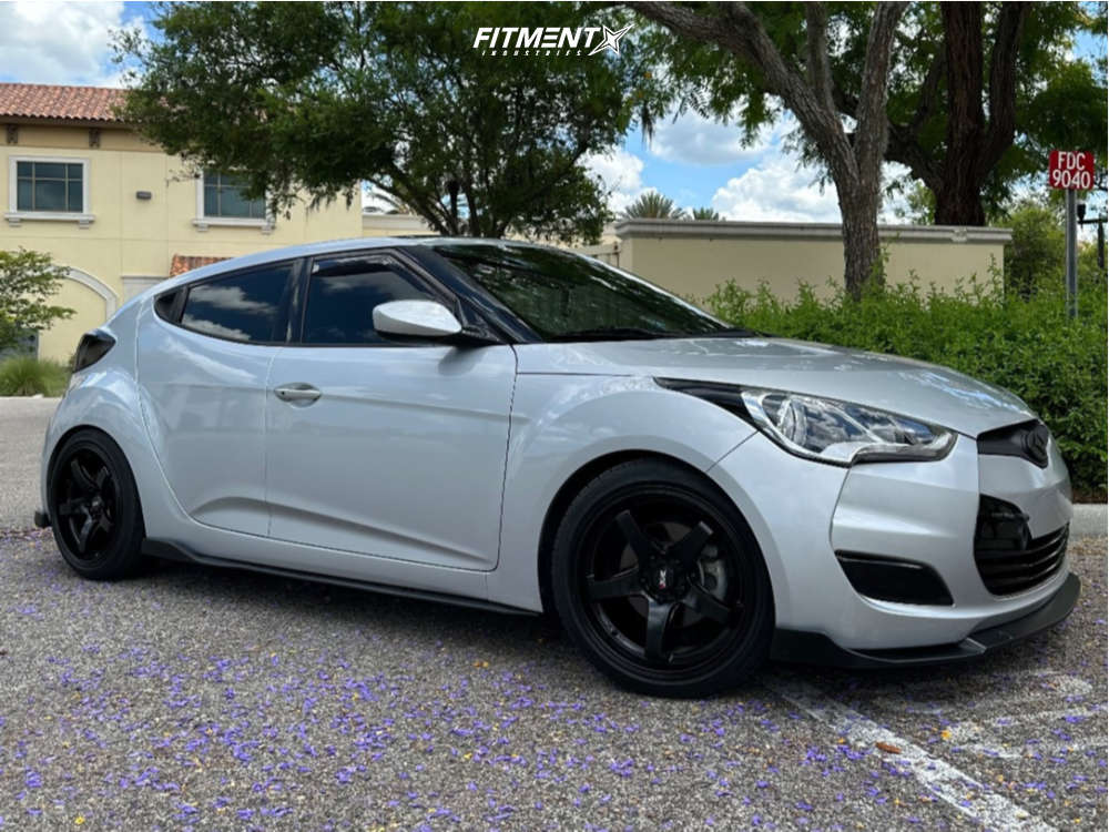 2016 Hyundai Veloster Base with 18x8.5 XXR 555 and Vercelli 225x40 on ...