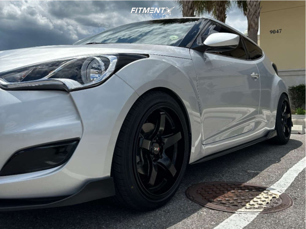2016 Hyundai Veloster Base with 18x8.5 XXR 555 and Vercelli 225x40 on ...