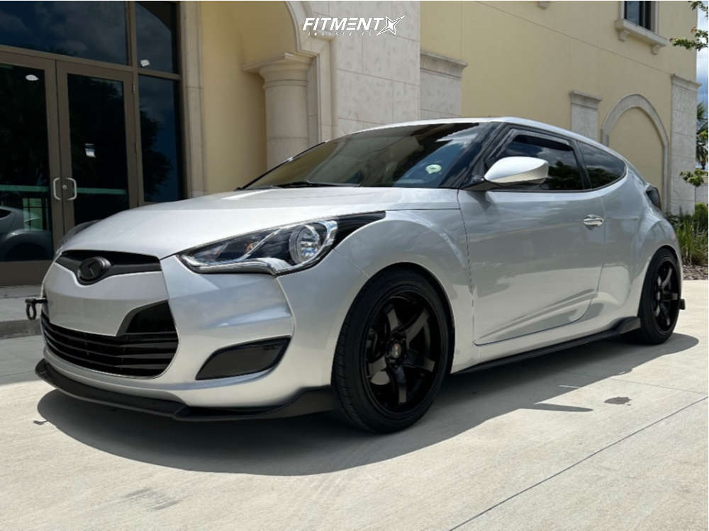 2016 Hyundai Veloster Base with 18x8.5 XXR 555 and Vercelli 225x40 on ...
