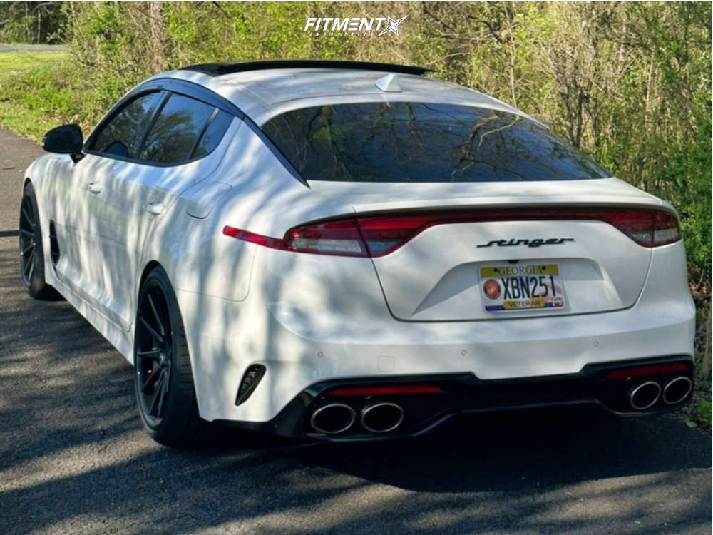 2022 Kia Stinger GT-Line with 20x9.5 Ferrada Fr4 and Continental 245x35 ...