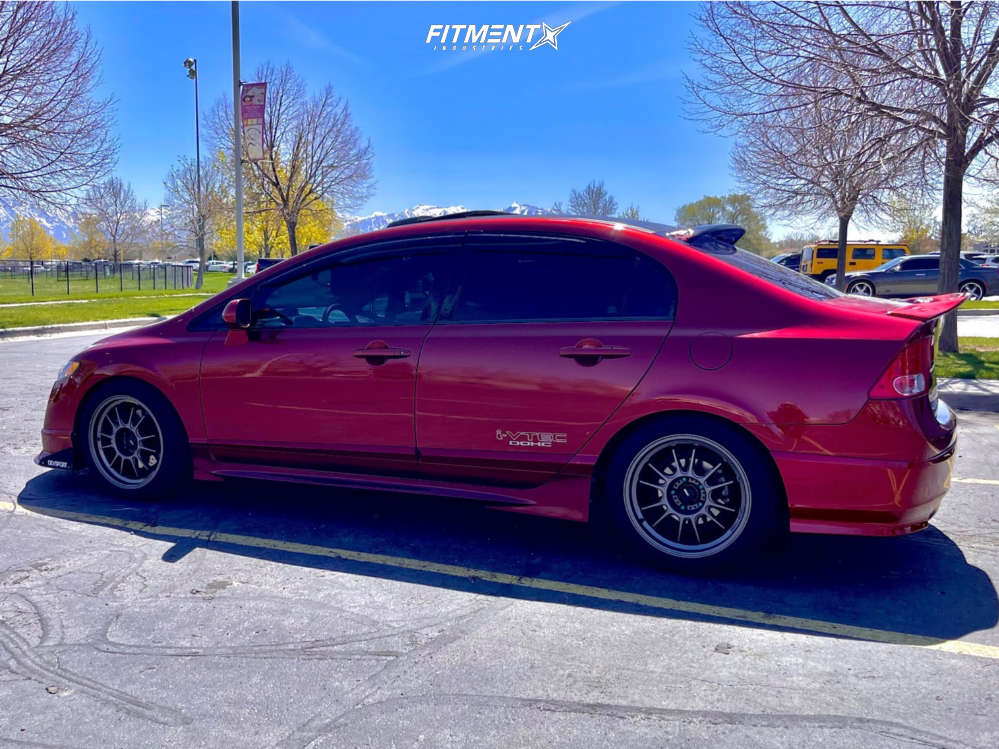 2008 Honda Civic Si with 17x9 Konig Hypergram and Michelin 245x40 on ...