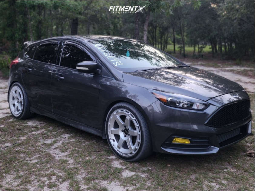 2015 Ford Focus ST with 19x8.5 Rotiform Kb1 and Michelin 255x35 on ...