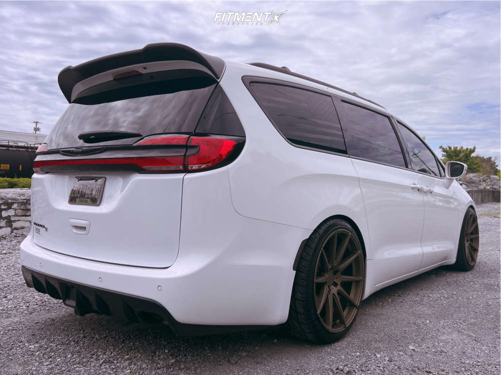 2021 Chrysler Pacifica Touring L with 22x10.5 Verde Insignia and ...